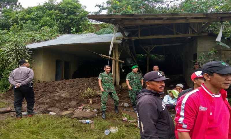 Longsor di Candikuning, Suami-Istri Tewas Tertimbun | BALIPOST.com