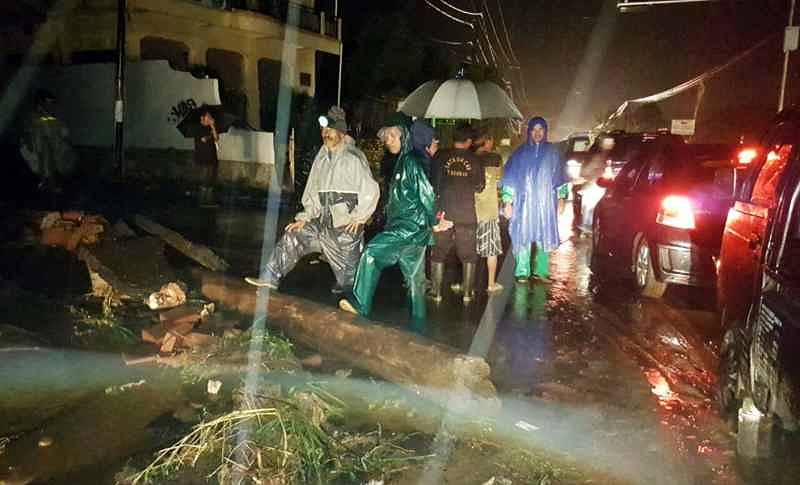 Diguyur Hujan Lebat Semalaman, Banjir dan Bencana Longsor Landa ... Diguyur Hujan Lebat Semalaman, Banjir dan Bencana Longsor Landa ...