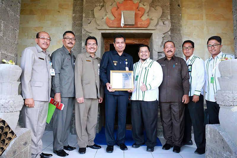 Mendaftarkan Pegawai Non ASN, Pemkab Raih Penghargaan dari BPJS Ketenagakerjaan | BALIPOST.com