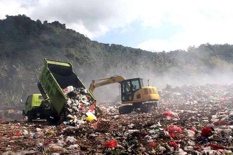 "Hidup" Kembali, Asap di TPA Sente Dikeluhkan | BALIPOST.com