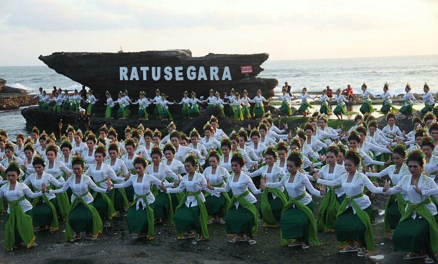Tari Kolosal Rejang Ratu Segara Raih Penghargaan Rekor Dunia | BALIPOST.com