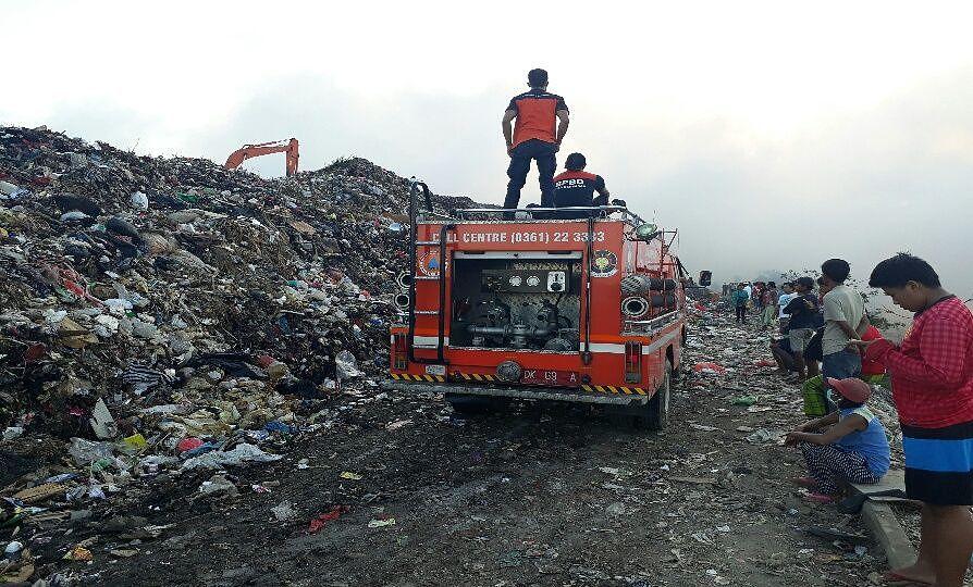 Kebakaran TPA Suwung, 1 Anak Dilarikan ke RS Terpapar Asap | BALIPOST.com