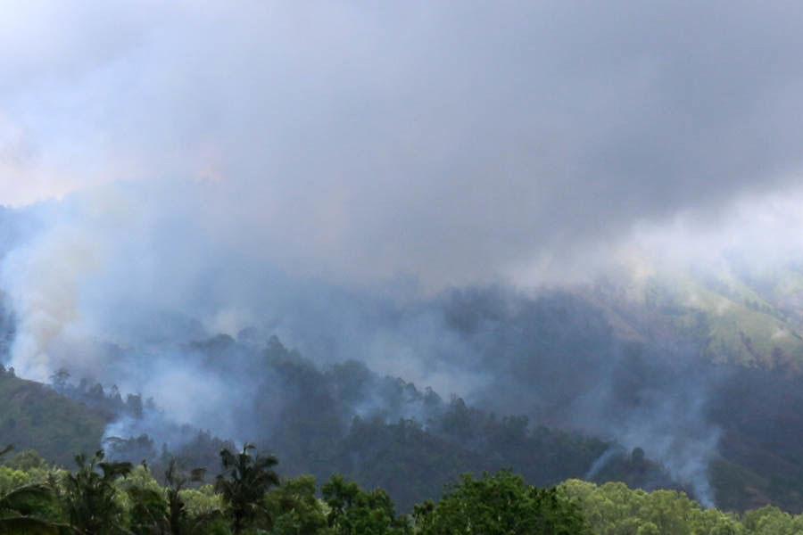 Kawasan Hutan Lerang Gunung Agung Kembali Terbakar | BALIPOST.com
