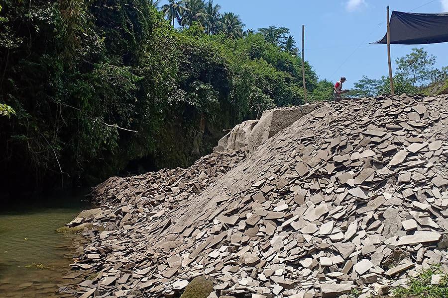 Penambangan Batu Padas Tukad Petanu Tak Pernah Jera | BALIPOST.com