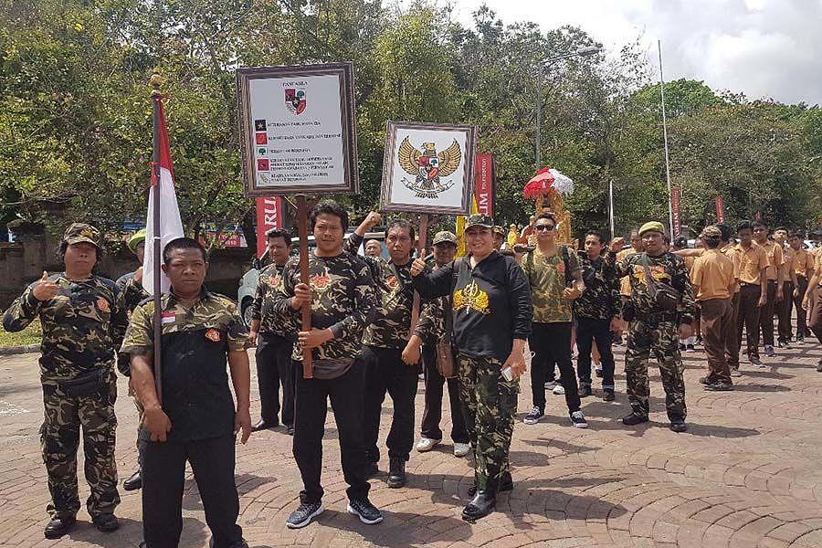 Napak Tilas Perjuangan, Ratusan Pelajar Sambut Pataka I Gusti Ngurah ...