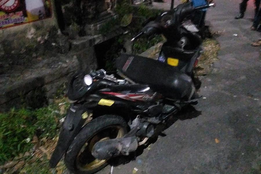 Sopir Mobil Kabur Setelah Tabrak Remaja Hingga Tewas | BALIPOST.com Sopir Mobil Kabur Setelah Tabrak Remaja Hingga Tewas | BALIPOST.com