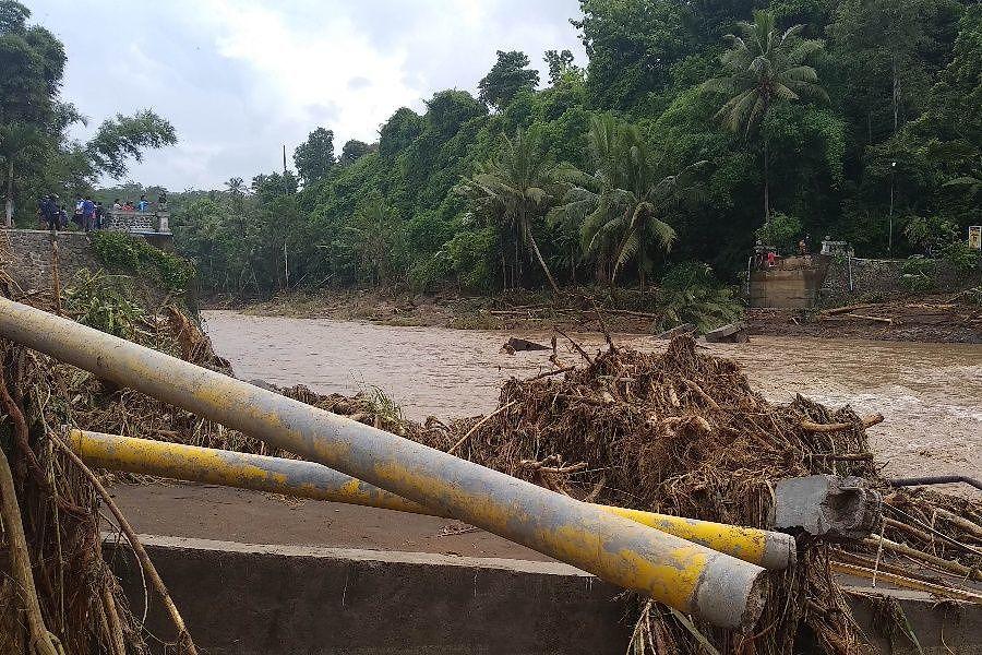 Jembatan Penyaringan Putus | BALIPOST.com