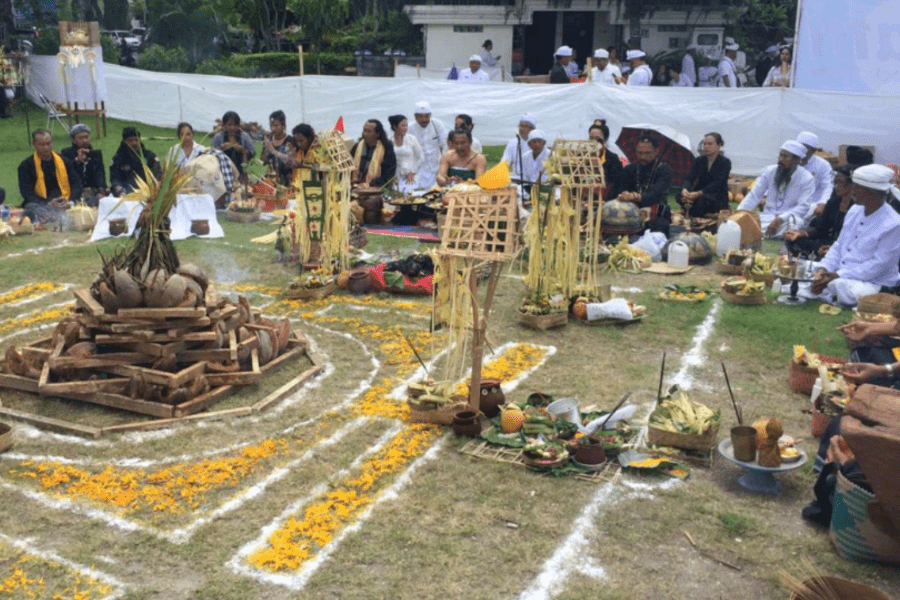 Ritual Homa Yadnya Bali Kuno Digelar | BALIPOST.com