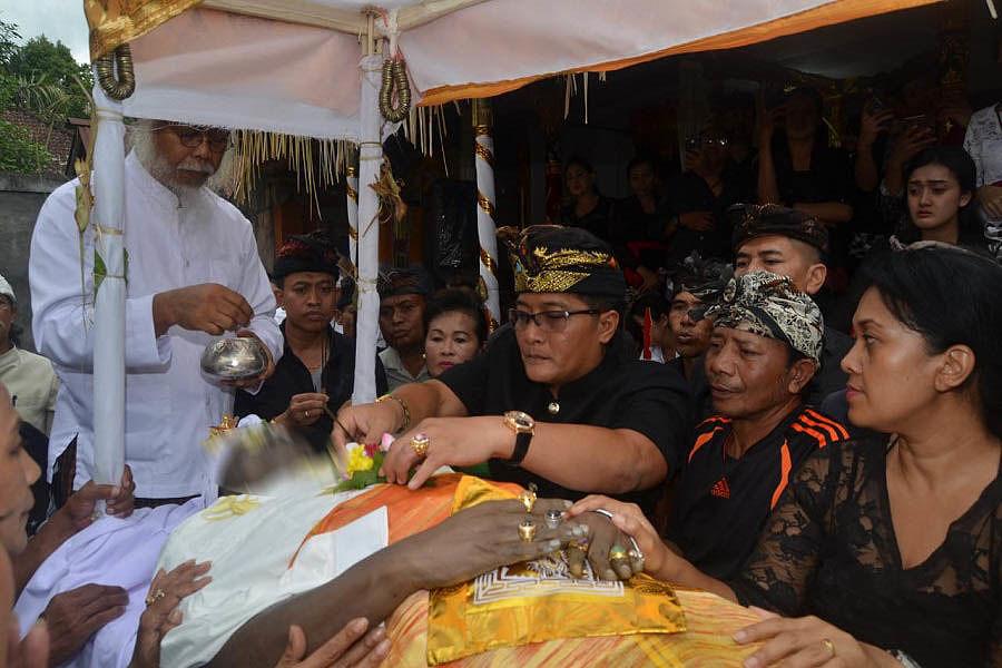 Bupati Giri Prasta Hadiri Upacara Penyiraman Putra Kedua I Gusti Ngurah ...