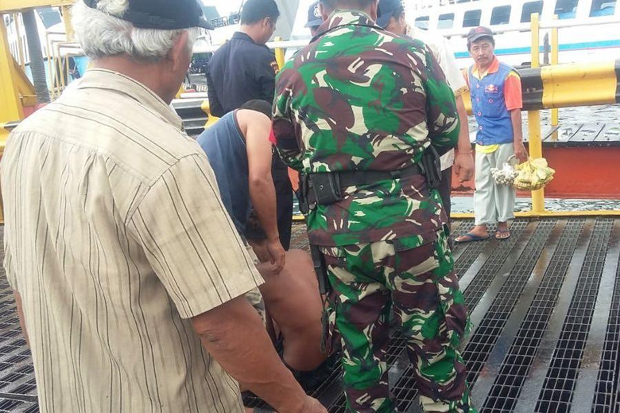 Diduga Depresi, Seorang Pria Ancam Nyebur ke Laut | BALIPOST.com
