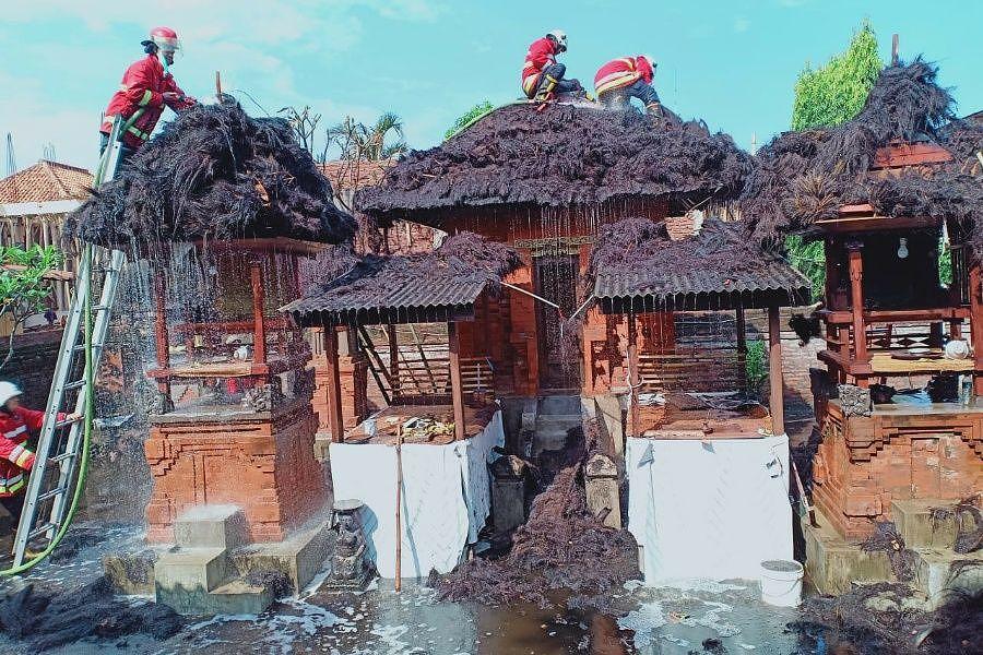 Pura Paibon Terbakar Gara-gara Api Pembakaran Sisa Kayu | BALIPOST.com