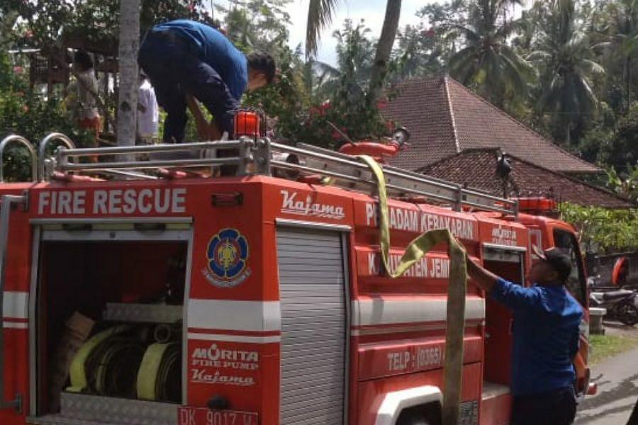 Diduga Karena Api Dupa, Bangunan Hasil Bedah Rumah Terbakar | BALIPOST.com