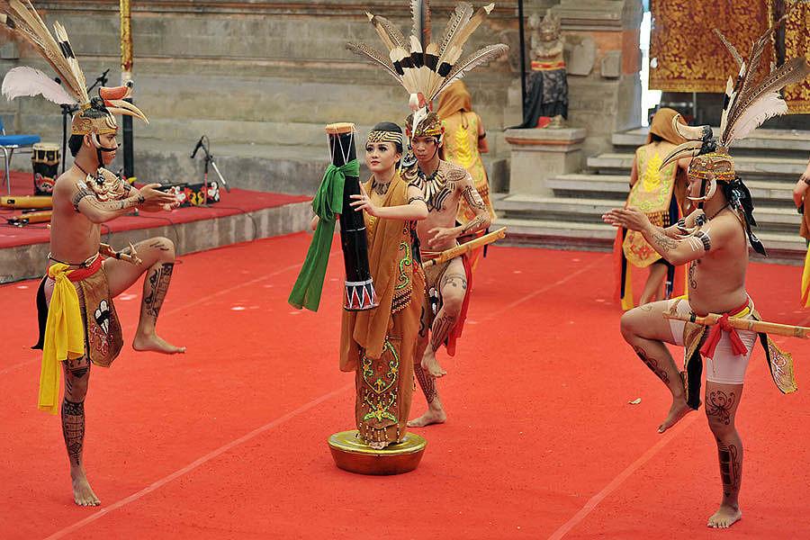 Kalteng Tampilkan Tari Dayak Kaharingan di Kalangan Ayodya | BALIPOST.com