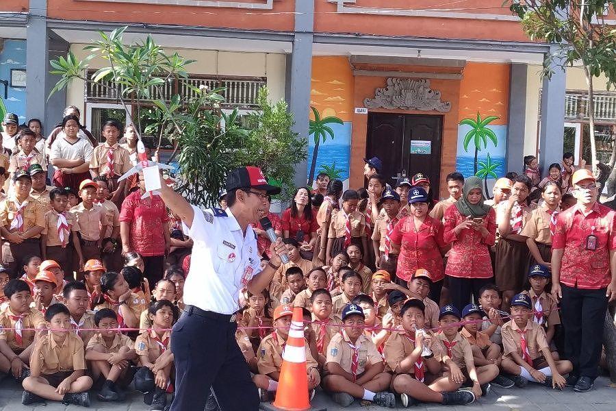 Berada di Radius KKOP, Siswa Diajak Pahami Keselamatan Penerbangan ...