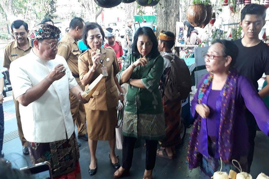 Menteri PPPA Bintang Puspayoga Nikmati Kuliner dan Apresiasi Denfest ...