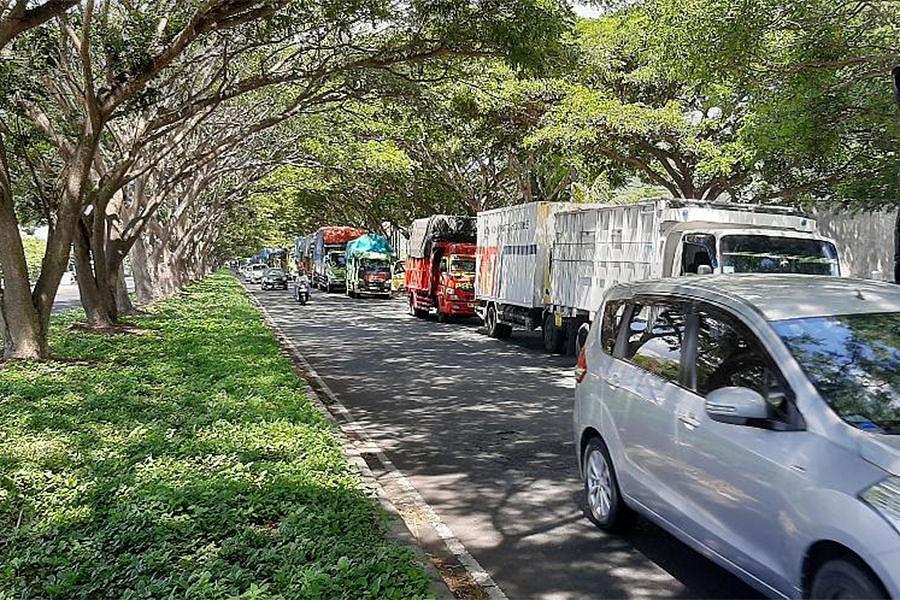 Perbaikan Dermaga II Pelabuhan Padangbai, Truk Antre hingga By-pass ...