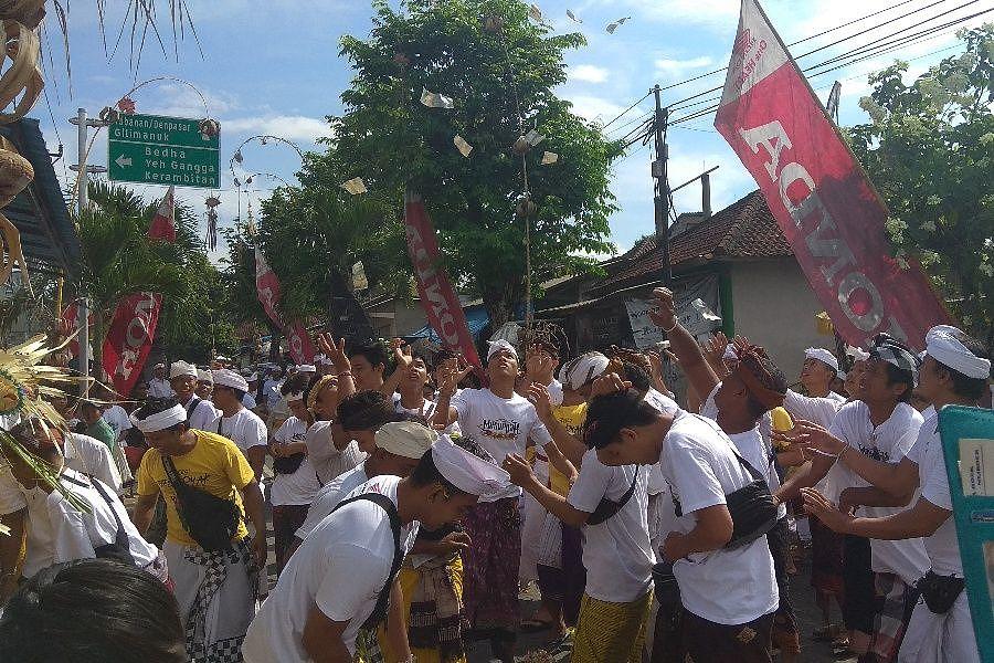Tradisi Mesuryak di Desa Bongan, Digelar Tiap Kuningan | BALIPOST.com
