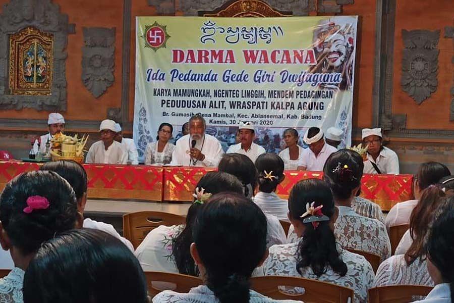 Dharma Wacana Ida Pedanda Gede Giri Dwijaguna di Banjar Gumasih ...