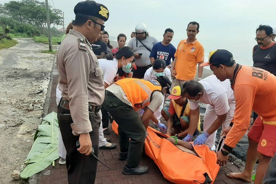 Ini, Diduga Identitas Pria Bertato yang Ditemukan di Pantai Padanggalak ... Ini, Diduga Identitas Pria Bertato yang Ditemukan di Pantai Padanggalak ...
