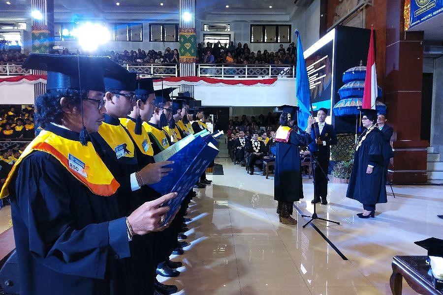 Wisuda ke-135 Universitas Udayana, 462 Wisudawan Raih Predikat Cum ...