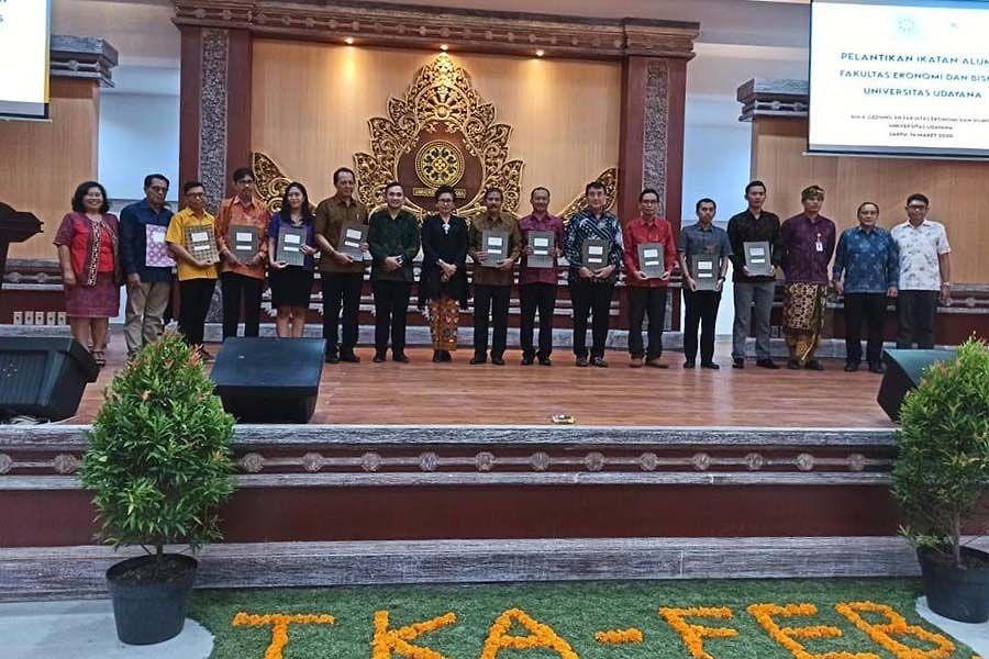 FEB Unud Lantik Pengurus IKAFEB | BALIPOST.com