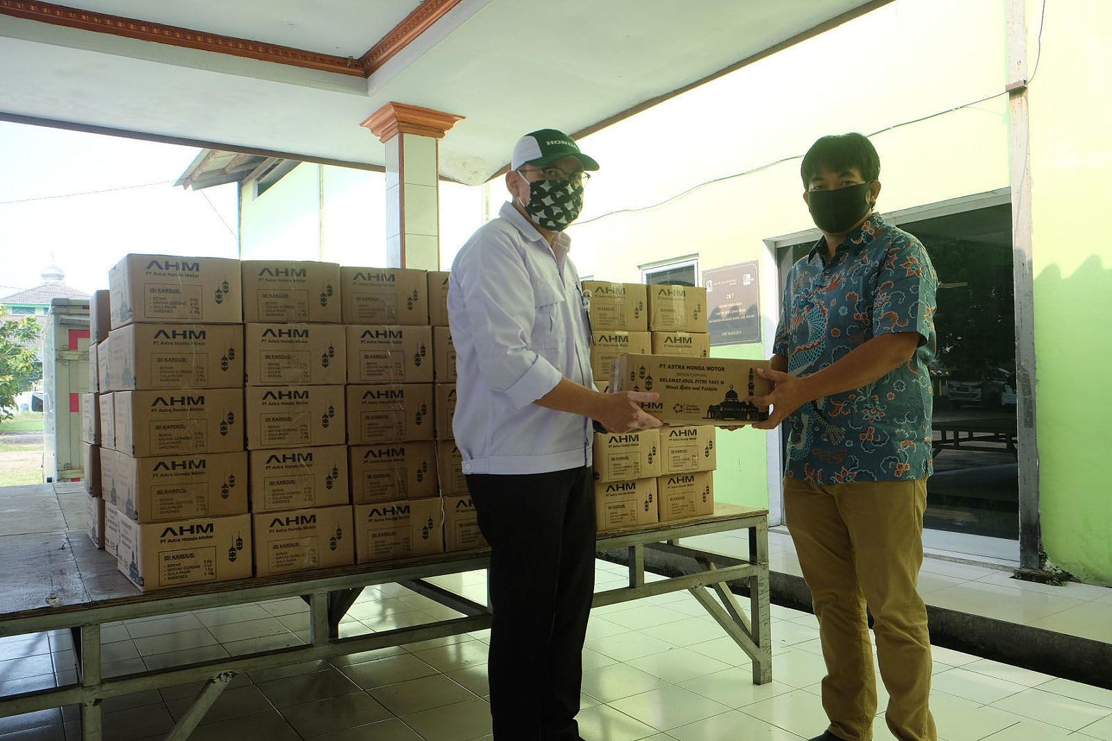 AHM Berbagi Paket Sembako Ramadhan Untuk Masyarakat | BALIPOST.com