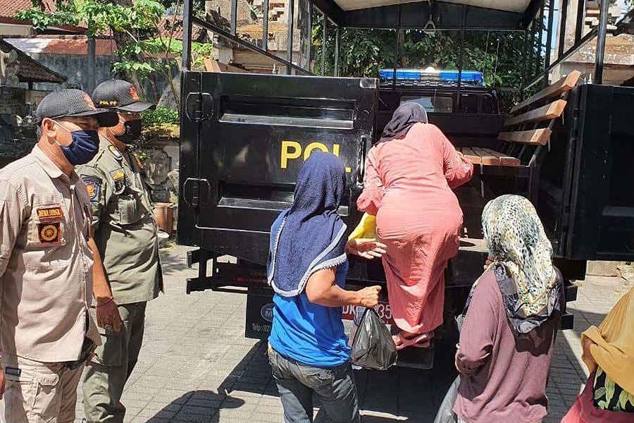 Satpol PP Denpasar Pulangkan Pengamen dan Gepeng | BALIPOST.com