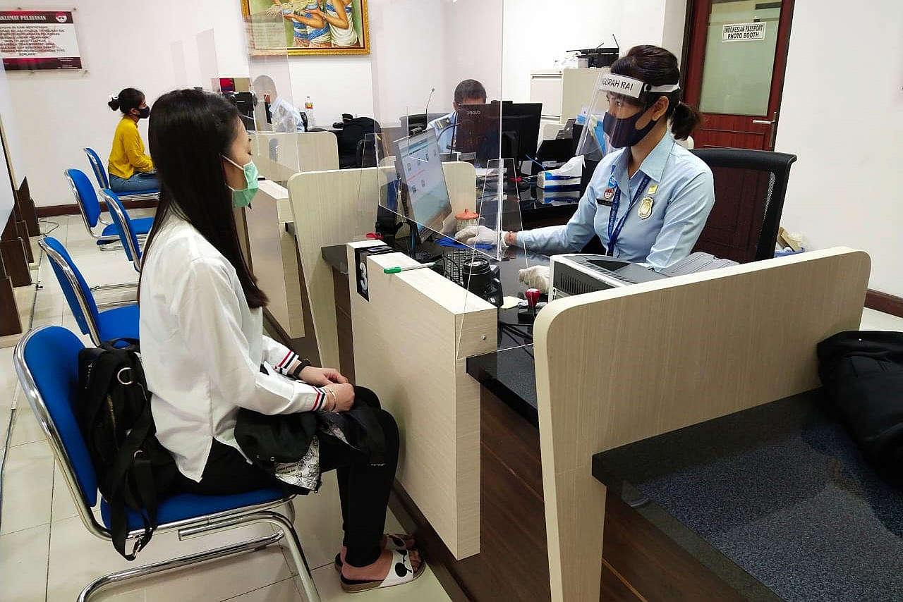 Begini, Kondisi Hari Pertama Pelayanan Paspor di Kantor Imigrasi Kelas I Ngurah Rai | BALIPOST.com