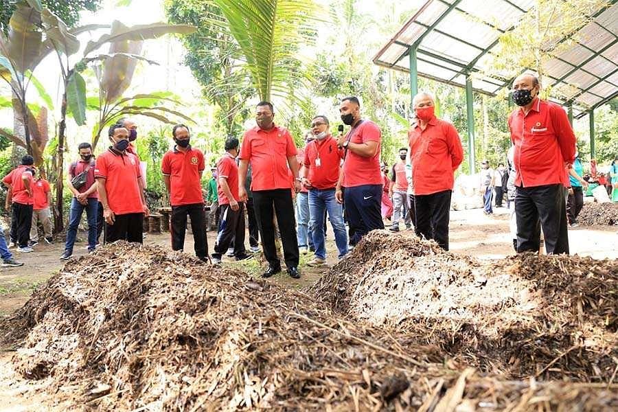 Serius Tangani Sampah, Bupati Mahayastra Resmikan Fasilitas Pengelolaan Sampah Skala Desa ...