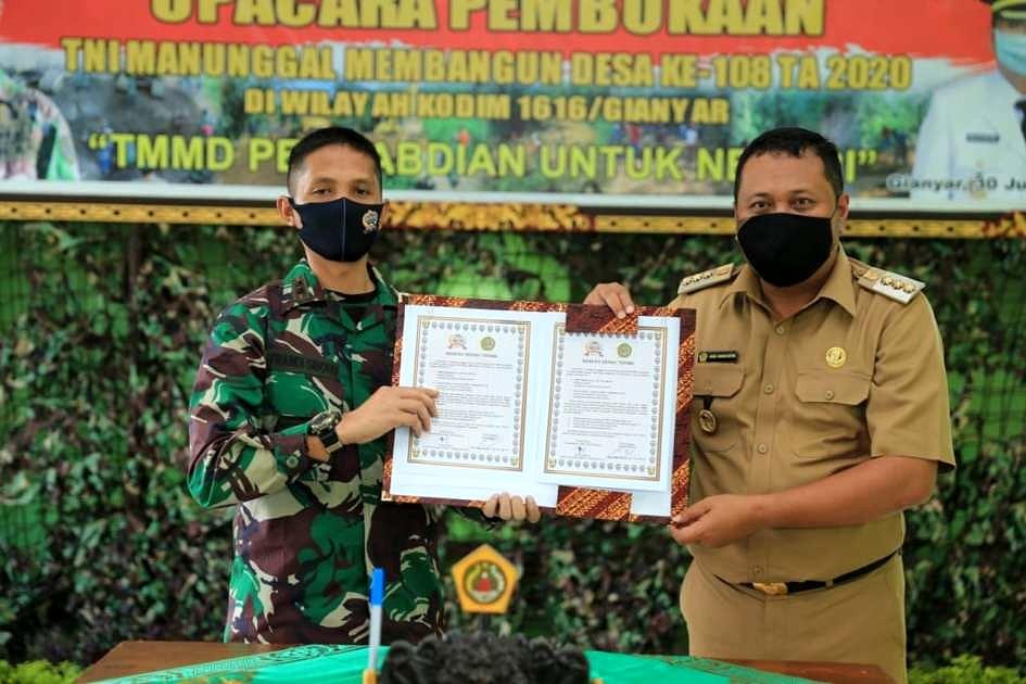 Pastikan Untuk Kesejahteraan Rakyat, Bupati Mahayastra Dukung TMMD ke-108 | BALIPOST.com