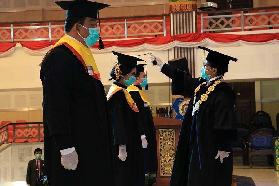 Unud Lepas 670 Wisudawan | BALIPOST.com