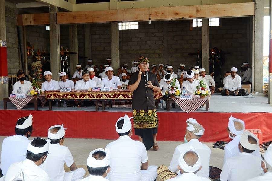 Bupati Giri Prasta Hadiri Piodalan di Pura Melanting Banjar Umahanyar ...