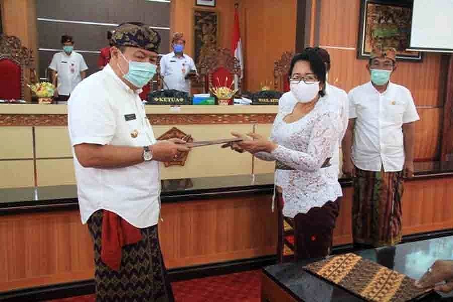 Rapat Paripurna V DPRD Jembrana Tetapkan Dua Ranperda | BALIPOST.com