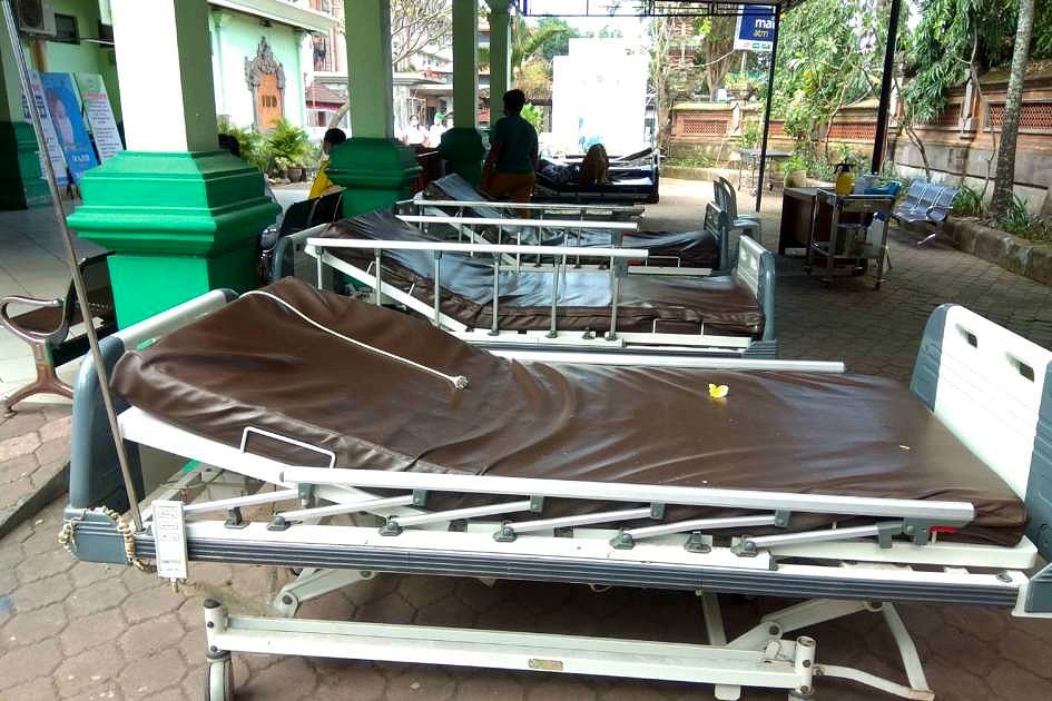 Ruangan IGD Karangasem Kepenuhan, Layanan Sampai ke Luar | BALIPOST.com