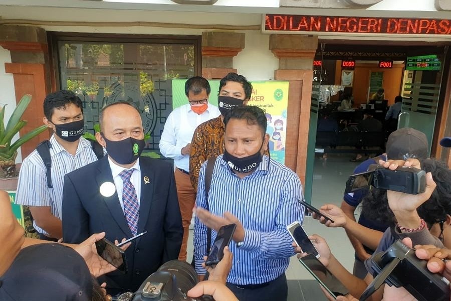 Kembali, Tim PH Jerinx Datangi PN Denpasar | BALIPOST.com