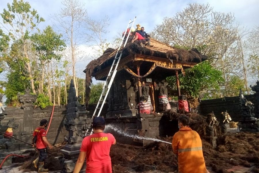 Palinggih Gedong Pura Dalem Terbakar, Kerugian Capai Ratusan Juta Rupiah | BALIPOST.com