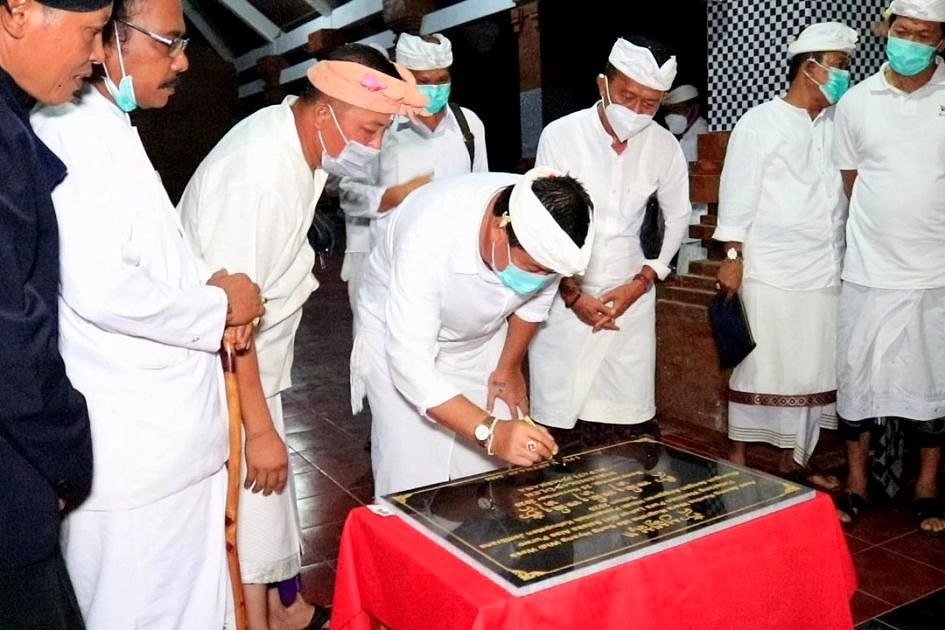 Bupati Artha Resmikan Bale Wantilan Pura Luhur Alas Purwo | BALIPOST.com
