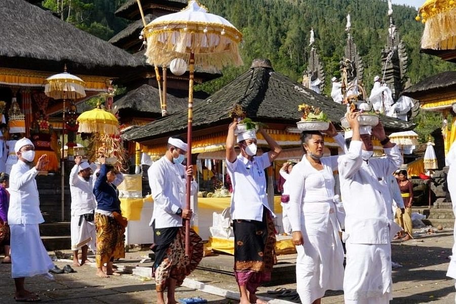 Pujawali Purnama Kalima di Pura Pasar Agung "Kasineb" | BALIPOST.com