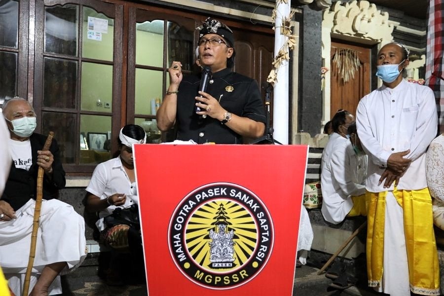 Bupati Giri Prasta Hadiri "Munggah Sulinggih" di Desa Bakas | BALIPOST.com