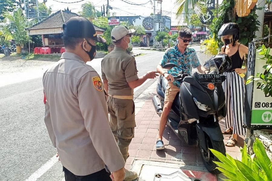 WNA Langgar Prokes Masih Terjadi di Batu Bolong | BALIPOST.com