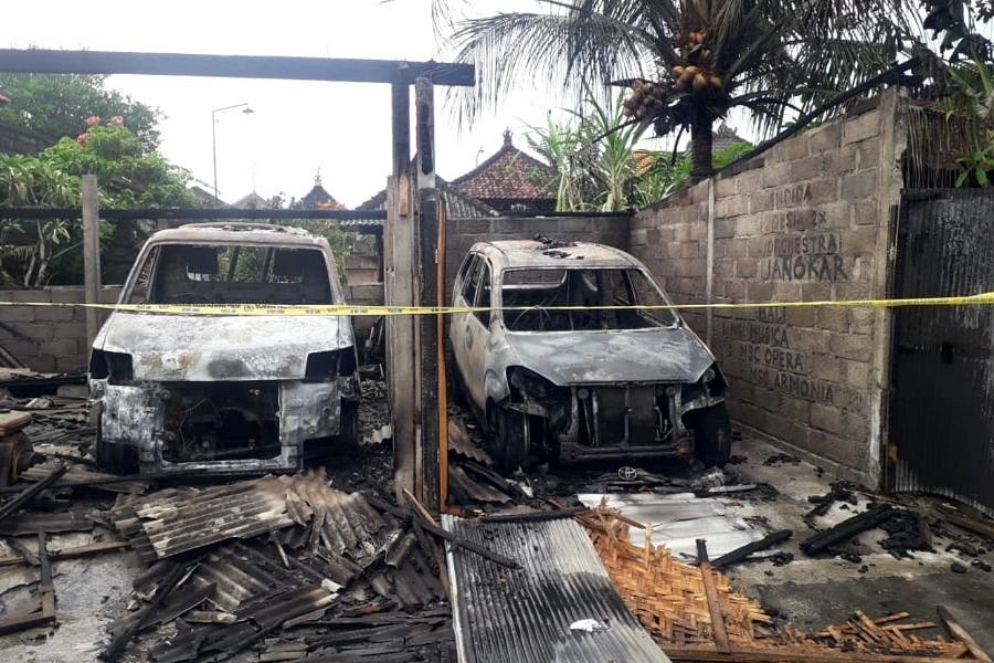 Mobil Terbakar di Garasi Terjadi Juga di Tabanan | BALIPOST.com