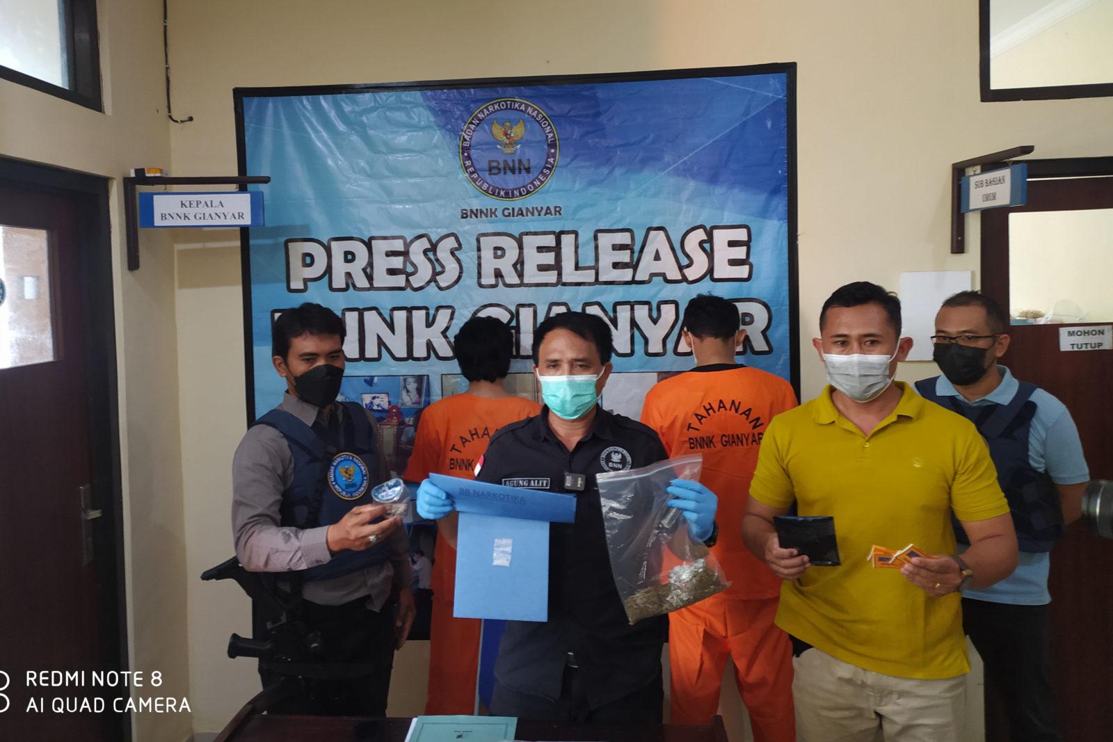 Dua Pelaku Penyalahgunaan Narkotika Diamankan | BALIPOST.com Dua Pelaku Penyalahgunaan Narkotika Diamankan | BALIPOST.com