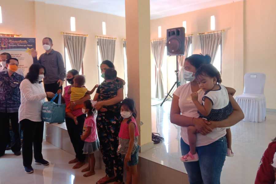 Menteri PPPA Bintang Puspayoga Salurkan Bantuan untuk Warga Terdampak ...