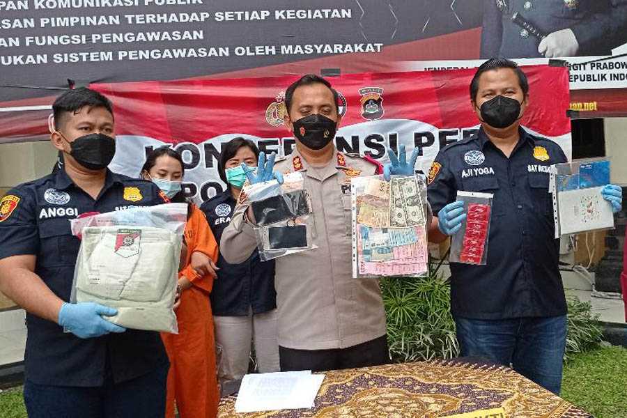 Polisi Bongkar Prostitusi Online, Jual Sepupunya Masih di Bawah Umur | BALIPOST.com