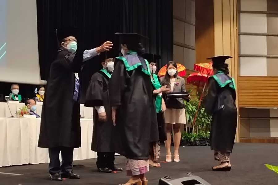 Gelar Wisuda ke-3, Universitas Bali Internasional Lepas 212 Wisudawan ...