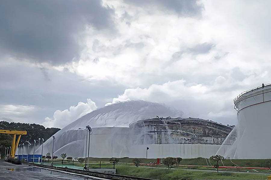 Pengamat : Kebakaran Kilang Minyak PT Pertamina Ada Indikasi Unsur ...