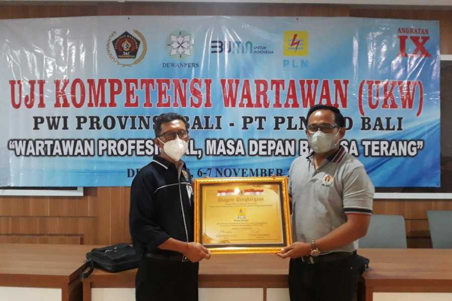 PWI Gandeng PLN UID Bali Gelar UKW | BALIPOST.com