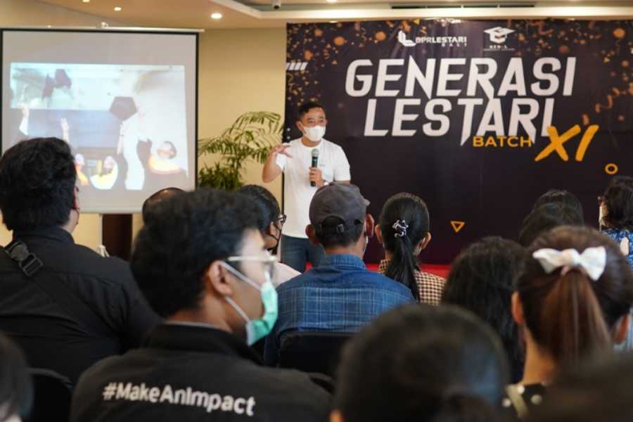 10 Mahasiswa Universitas Terbaik Indonesia Terima Beasiswa GEN-L BPR Lestari Bali | BALIPOST.com