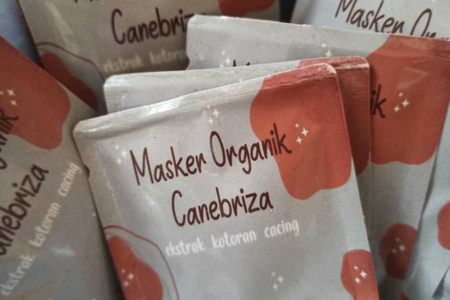 Cacing Tanah Diolah Jadi Masker Wajah | BALIPOST.com