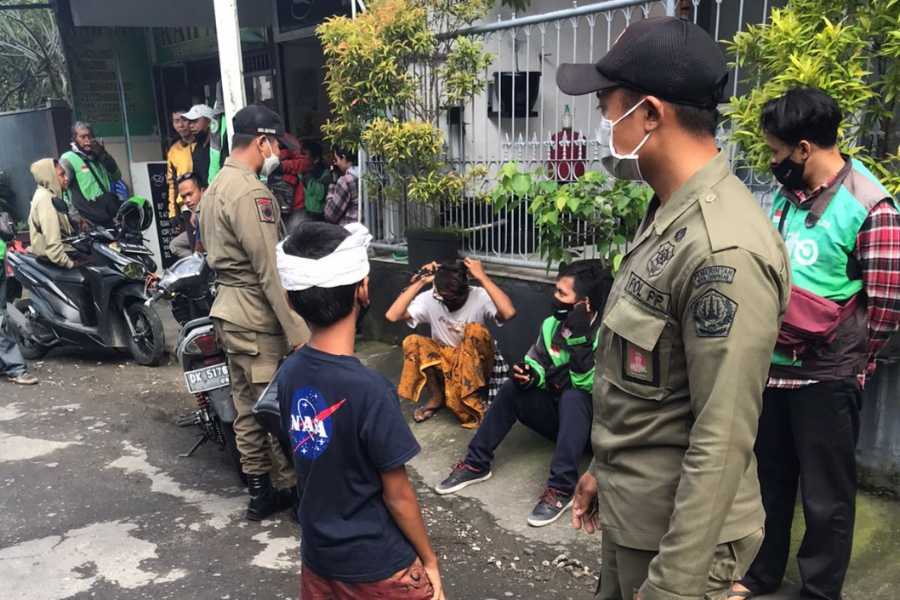 Marak Gepeng Berpakaian Adat Bali Cok Ace Angkat Bicara 1